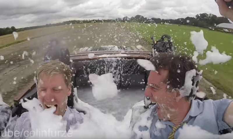 Video: Colin Furze maakt rijdende jacuzzi van auto