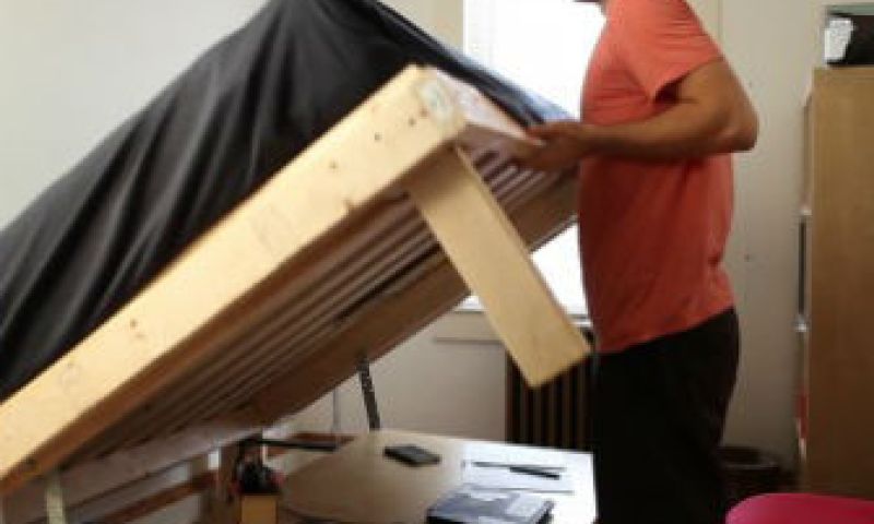 Lekker slapen bovenop je computer