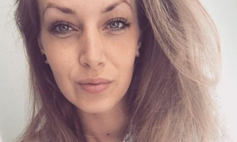 Laura (25) is de eerste professionele vrouwelijke FIFA-speler van Nederland