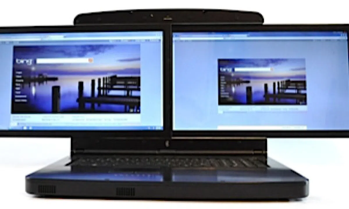 Laptop met twee 17 inch schermen