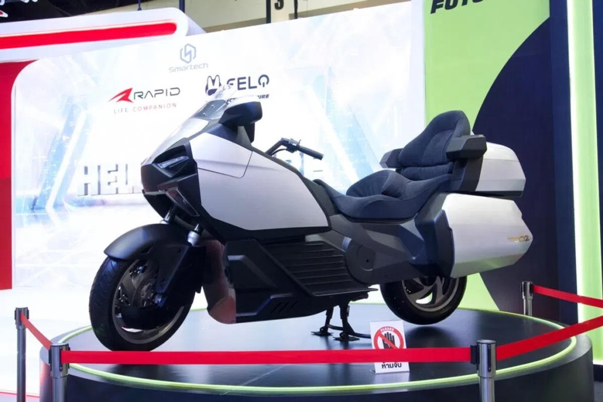 Deze enorme elektrische motorfiets heeft een bereik van 720 kilometer