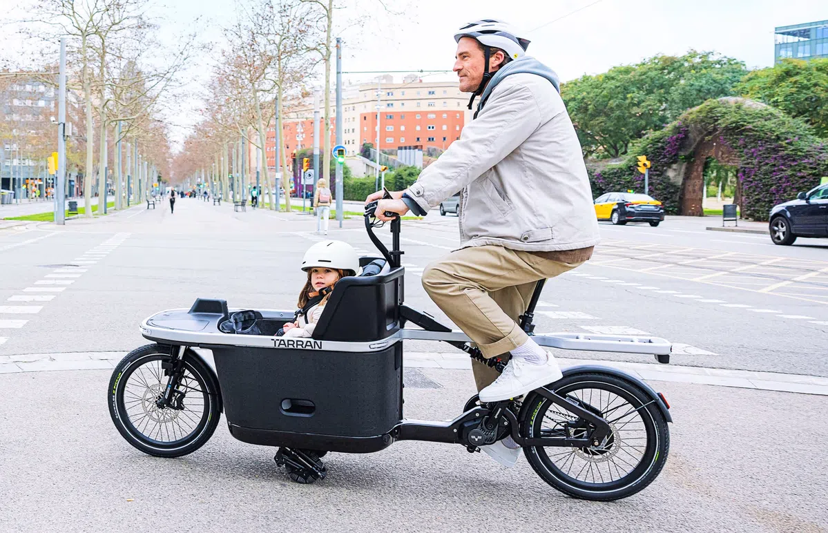 Deze elektrische bakfiets heeft opvallend veel slimme functies