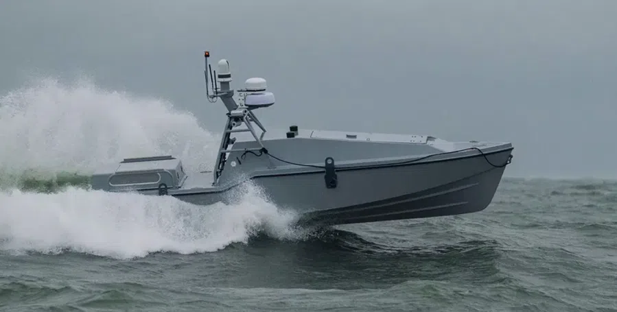 Voor het eerst plukt een onbemande droneboot mensen uit zee